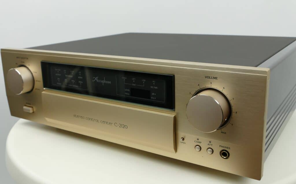 ACCUPHASE C2120 - Taste For Audio