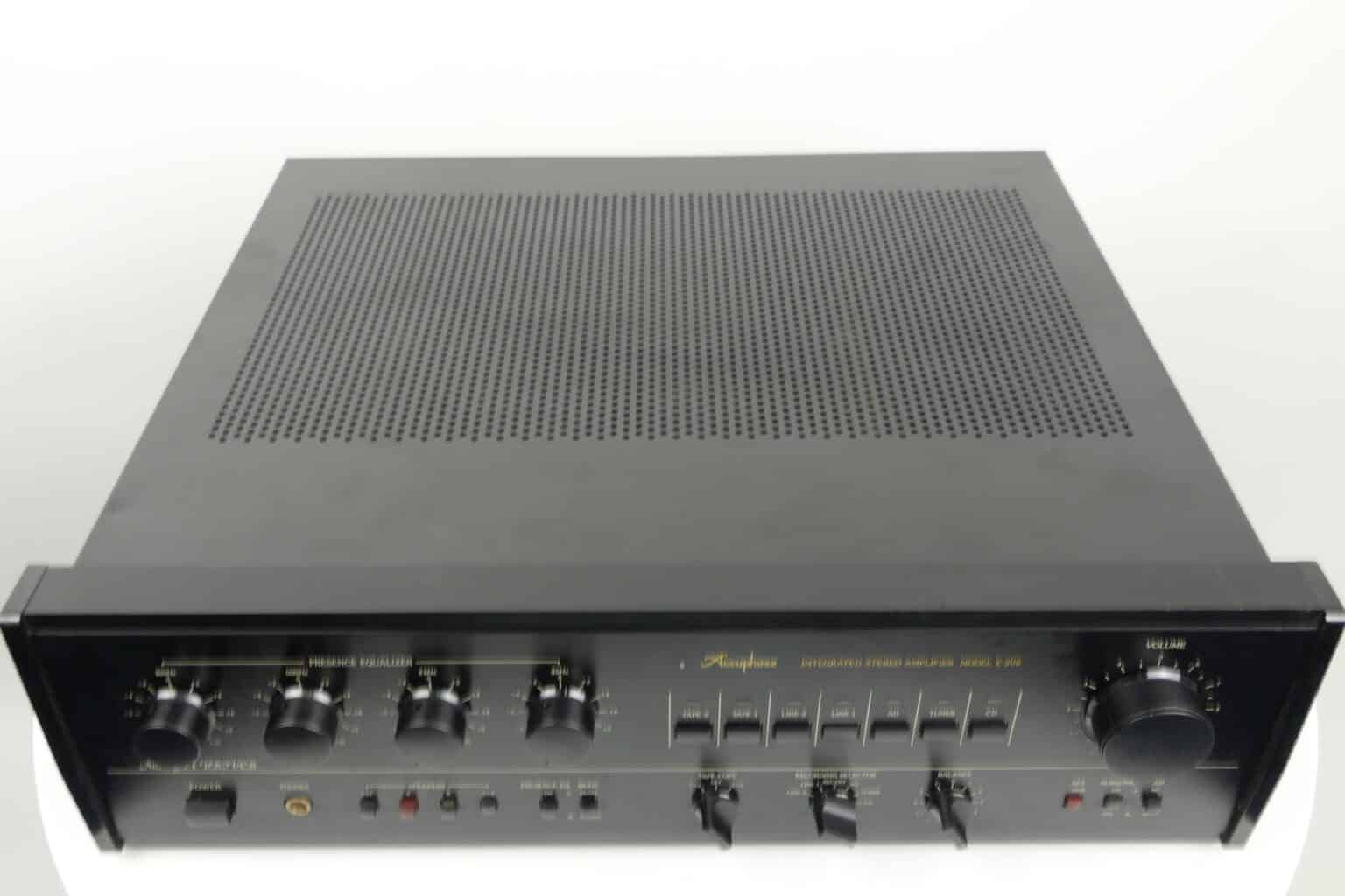 Accuphase E-206 - Taste For Audio