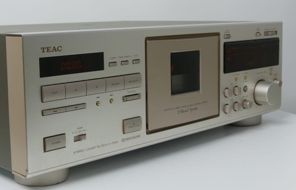 TEAC V-7000 - Taste For Audio